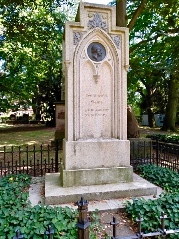 Un paseo entre tumbas (El "Stadtfriedhof" de Gotinga) - Física médica